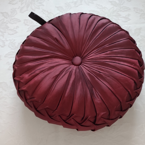 Borgata | Accents | Pleated Tufted Satin Round Accent Pillow Pinwheel ...